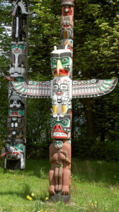 La fabrication des totems par les premières nations d'Amérique du Nord